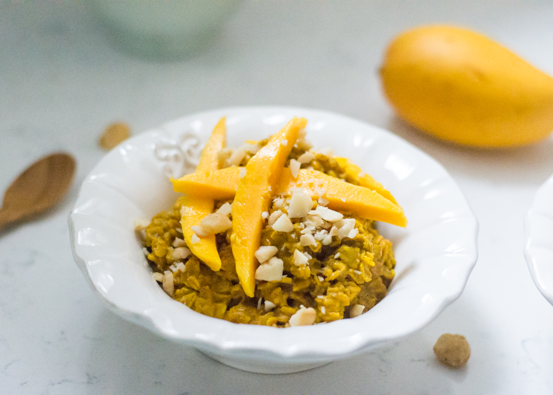Mango and Turmeric Oatmeal Bowl | Flying Fourchette