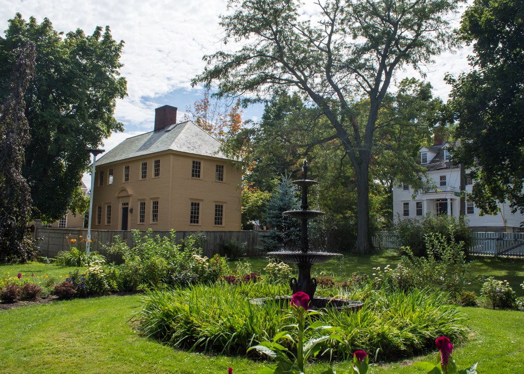 Colonial-era Stroll in Portsmouth, NH | Flying Fourchette
