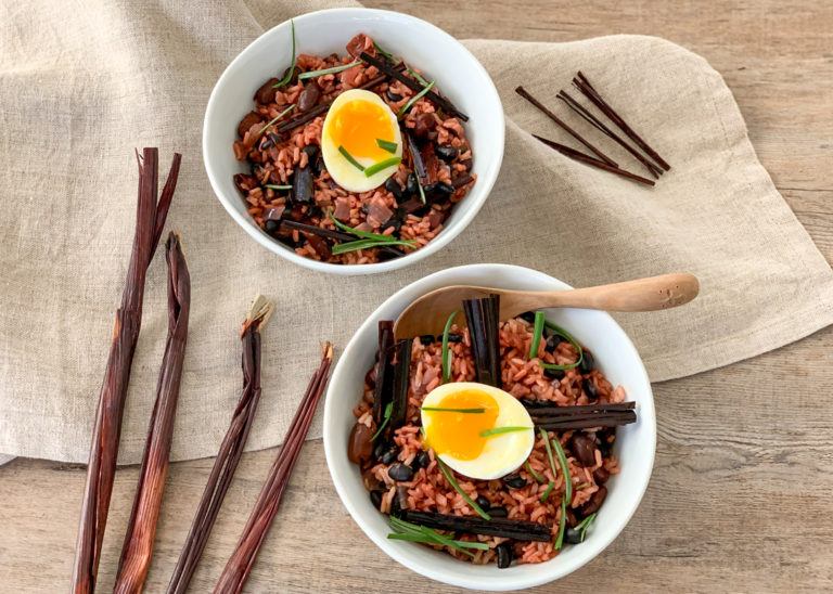 Waakye - Ghanaian Rice and Beans | Flying Fourchette