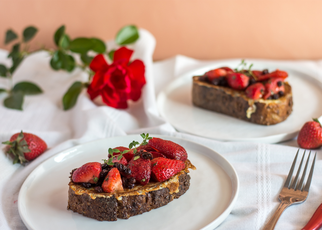 French Toast with Strawberry Salad | Flying Fourchette